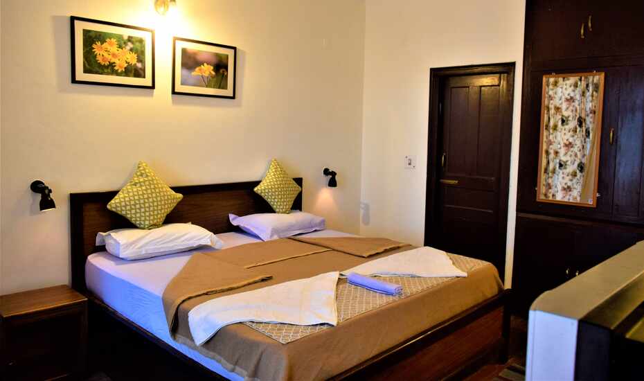 Crestmont Snow View Hotel Ranikhet - Crestmont Hotel